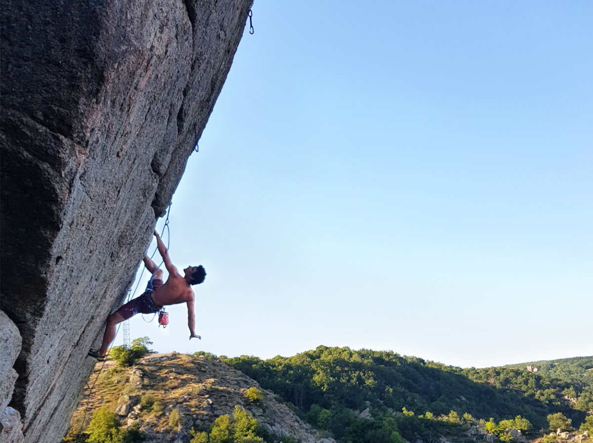 Initiation et perfectionnement escalade dans les Cévennes - Grandeur Nature