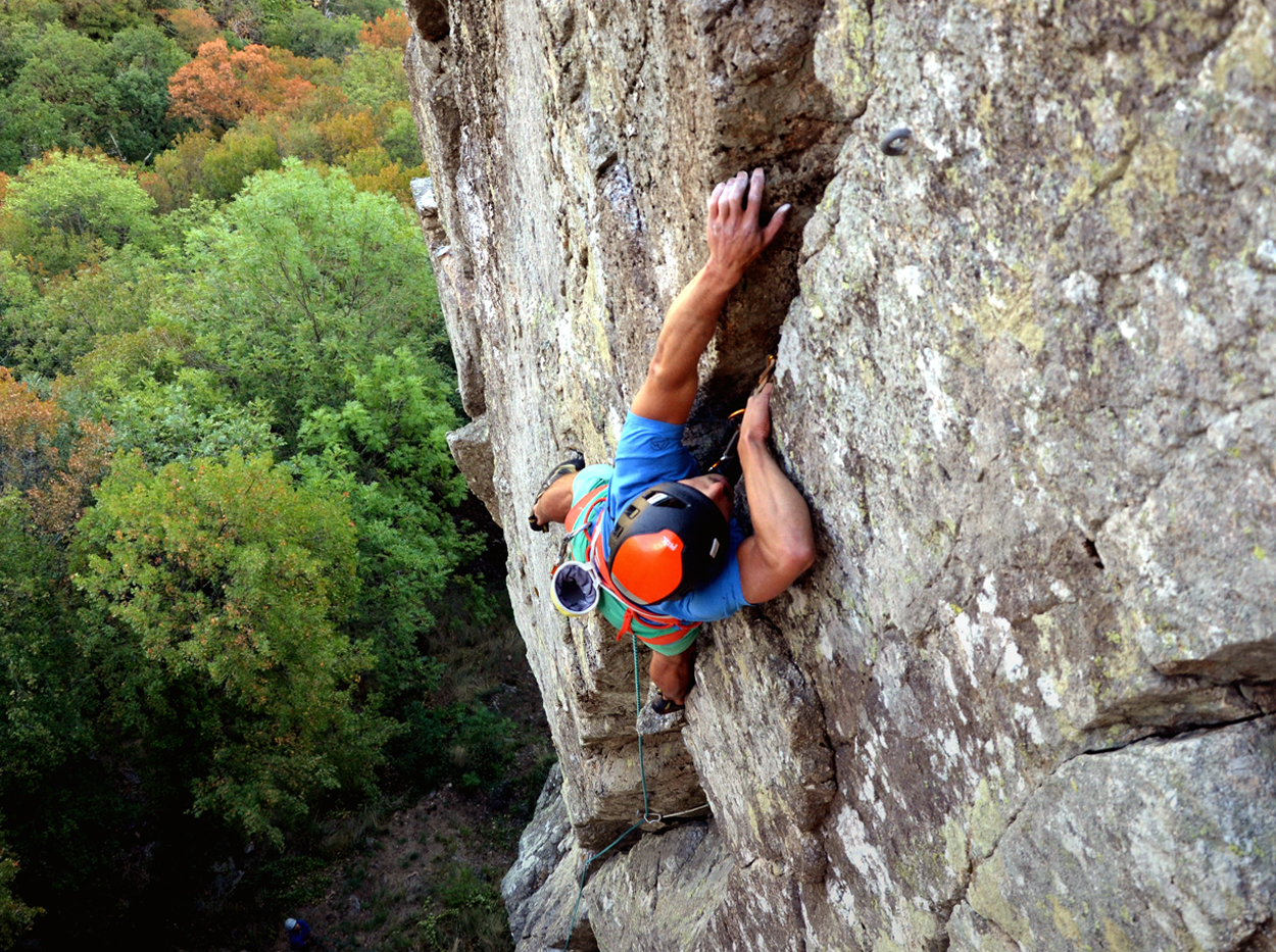 Initiation et perfectionnement escalade dans les Cévennes - Grandeur Nature